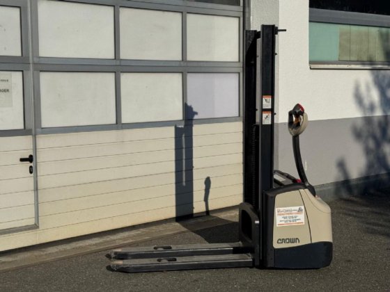 2022 Crown WF 3000 1.0 NT in Mils, Austria