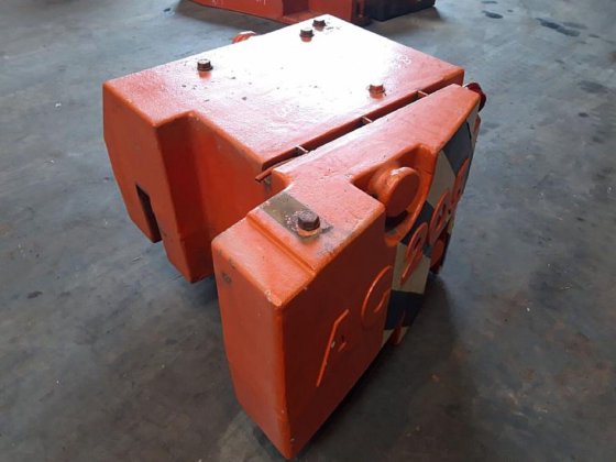 Terex Demag Demag AC 205 counterweight 2,4 ton(0.7/1.7 t) in Sassenheim ... Terex Demag Demag AC 205 counterweight 2,4 ton(0.7/1.7 t) in Sassenheim ...