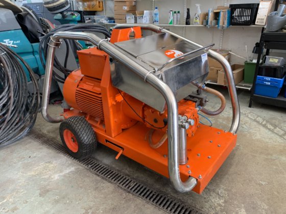 Industrial pressure washer Den Jet CE40-1050 in Umeå, Sweden