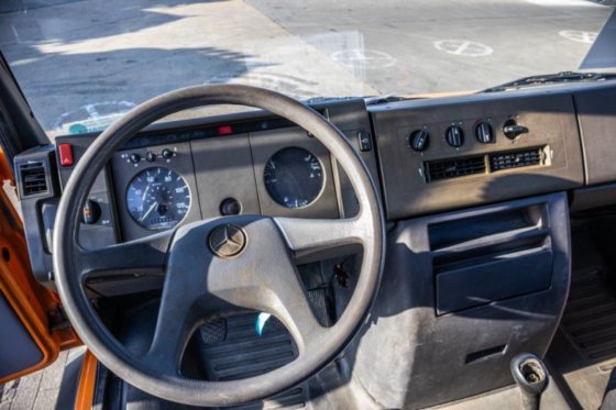 1996 MERCEDES 811 D in Kortemark, Belgium