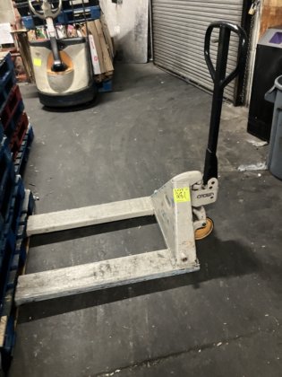 Crown manual pallet jack in Federal Way, WA, USA