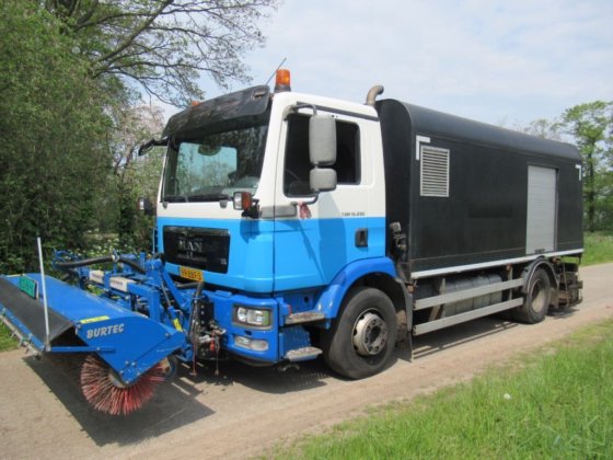 2012 MAN TGM 15,250 BURTEC BITUM SPRAYER in Holten, Netherlands