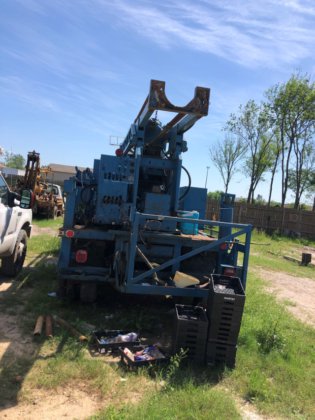 1991 MOBILE B-57 AUGER DRILL RIG #8195T in Oceanside, NY, USA