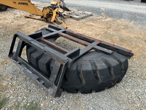 6' bobtach rubber tire scraper manure roundup in Myerstown, PA, USA