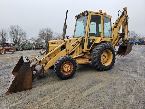 Ford 555B tractor loader backhoe in Myerstown, PA, USA