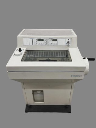 Thermo Shandon Cryotome E Cryostat 77200162 in Columbus, OH, USA