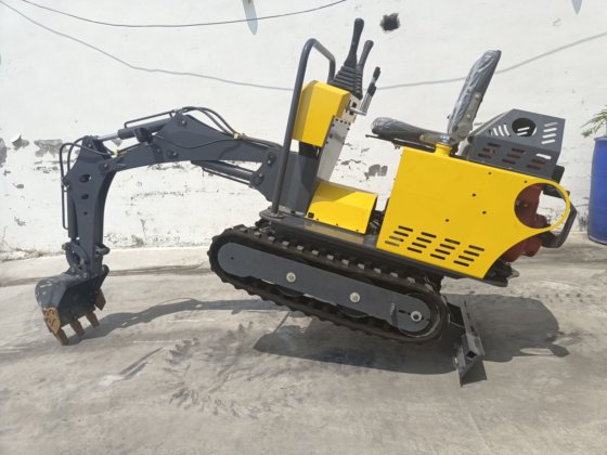 Chinese Compact Excavator Small Bare Weight Mini Excavator 0.8 Ton ...