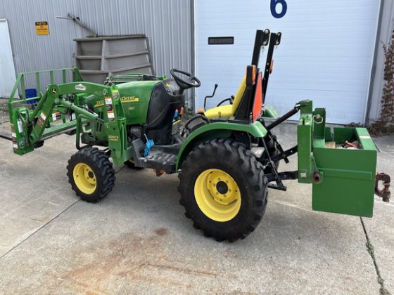 2007 John Deere 2320 in Mishawaka, IN, USA