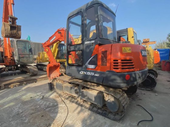 Doosan Dx55-9c Dx60 Dx350 in Shanghai, China