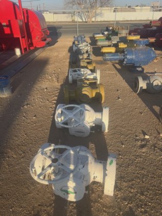 4-1/16 Manual 15,000 Psi Frac Valve in Odessa, TX, USA