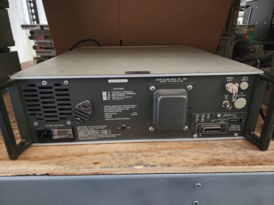 Fluke 6060b Synthesized Rf Signal Generator 10khz 1050mhz Unit 1 In