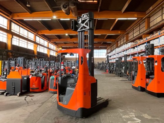 Gebraucht 2016 BT RRE 140 Triplex 9000mm hub. Schubmaststapler ...