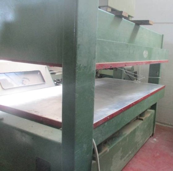 KOLMAG HOT PRESS in Cortona, Tuscany, Italy