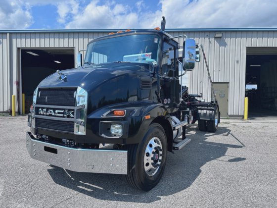 2025 MACK MD7 Hooklift Truck in Clare, MI, USA