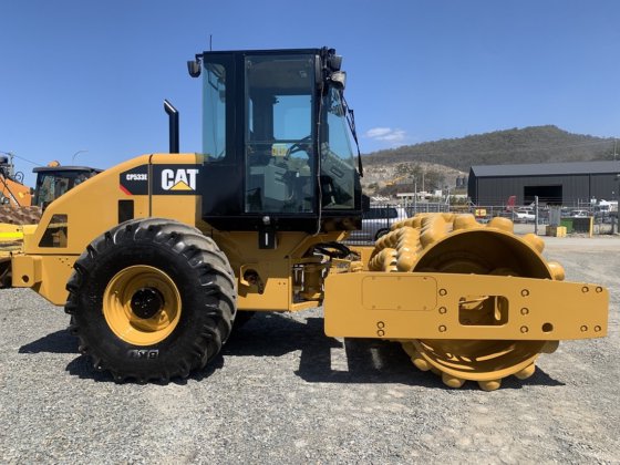 2011 CATERPILLAR CP533E in Weston, FL, USA