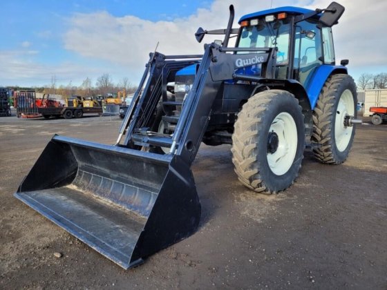 New Holland TM120 Tractor Loader in Puslinch, Ontario, Canada
