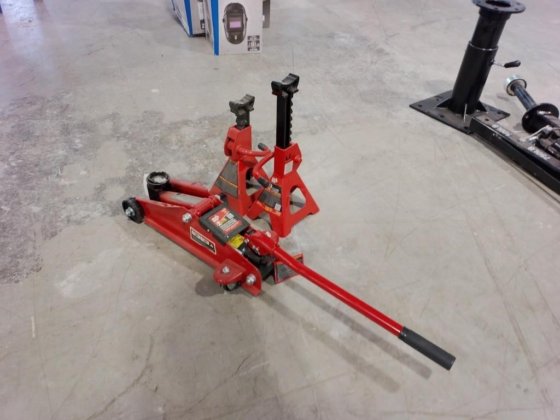 Big Red Hydraulic Trolley Jack & Jack Stands in Quinte West, Ontario ...