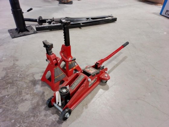 Big Red Hydraulic Trolley Jack & Jack Stands in Quinte West, Ontario ...