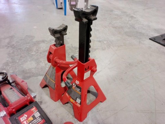 Big Red Hydraulic Trolley Jack & Jack Stands in Quinte West, Ontario ...