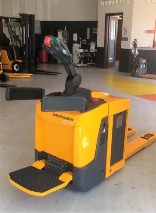 Usata 2015 Jungheinrich ERE 120 in Milano, Italia