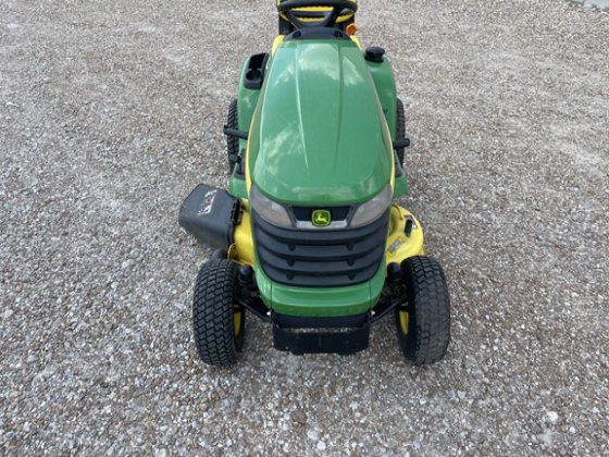 2010 John Deere X304 in Winfield, KS, USA