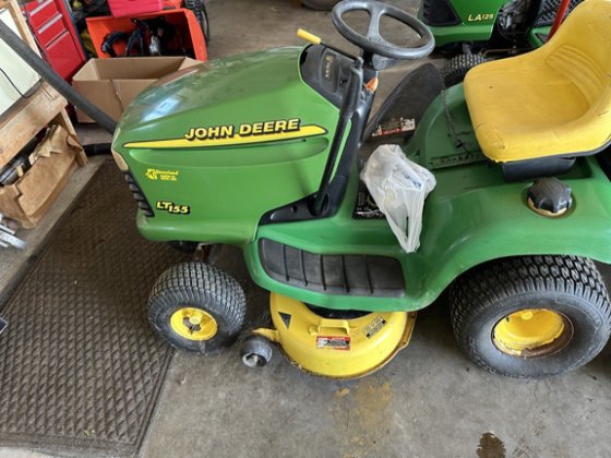 1999 John Deere LT155 in Le Mars, IA, USA
