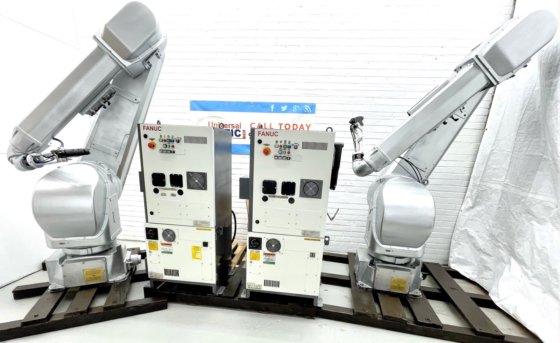 Fanuc Paint Robot P-250iB/15 in Lockport, NY, USA