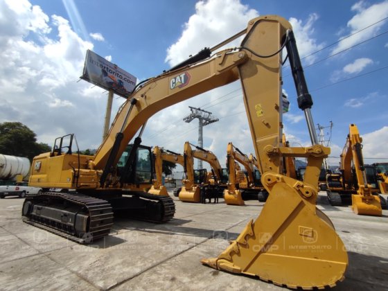 CAT 350 excavator in Tlalnepantla de Baz, Mexico