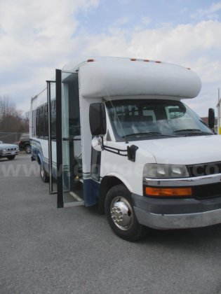 2005 CHEVY BUS 18 PASSENGER in Bedford, VA, USA