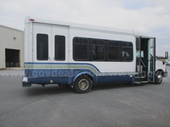 2005 CHEVY BUS 18 PASSENGER in Bedford, VA, USA