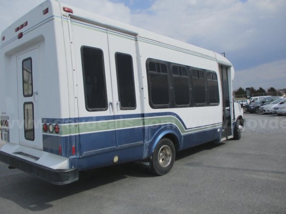 2005 CHEVY BUS 18 PASSENGER in Bedford, VA, USA