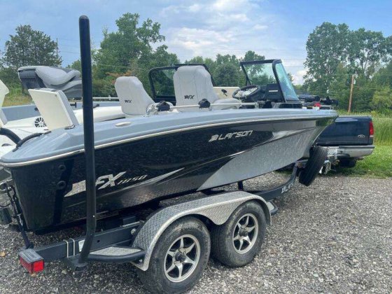 2018 Larson 19' (5.49 m) 1850 FX DC in Ira Township, MI, USA