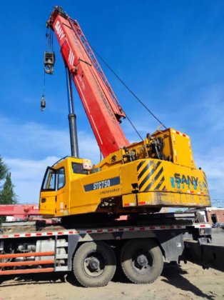 Sany 75 tons crane in Changsha, Hunan, China