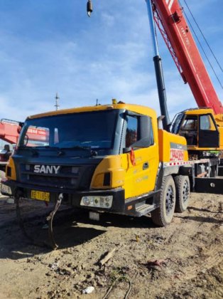 Sany 75 tons crane in Changsha, Hunan, China