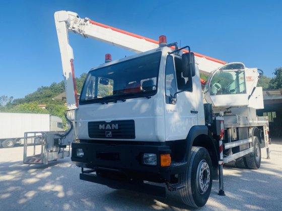 2004 Multitel Platform J335alu in Modena, Italy