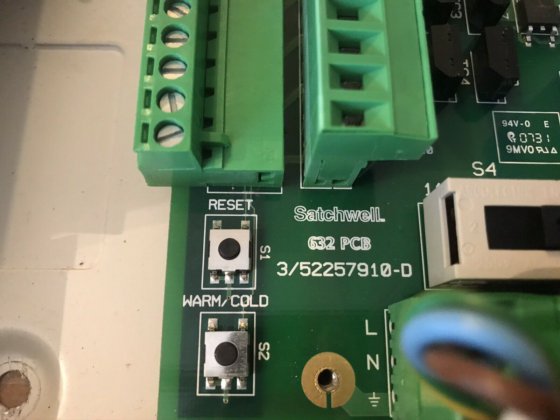 SATCHWELL SCHNEIDER UNC 632 A SIGMA HVAC UNIVERSAL NETWORK CONTROLLER ...