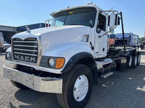2005 Mack CV713 in Bealeton, VA, USA