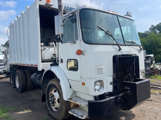 1998 Volvo WX in Bealeton, VA, USA