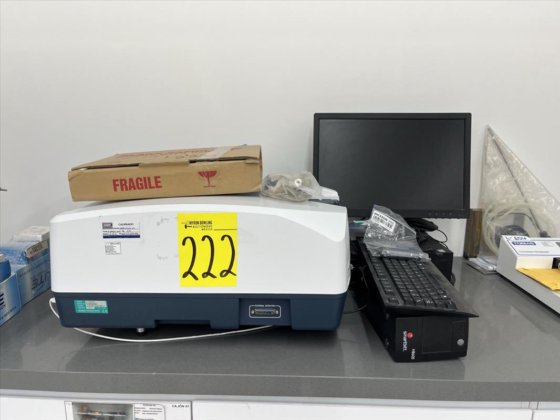 JASCO Spectrophotometers , includes accessories, INCLUDES 2 ...