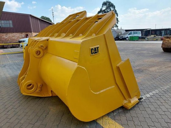 CAT 988 Front End Loader Bucket in Emalahleni, South Africa