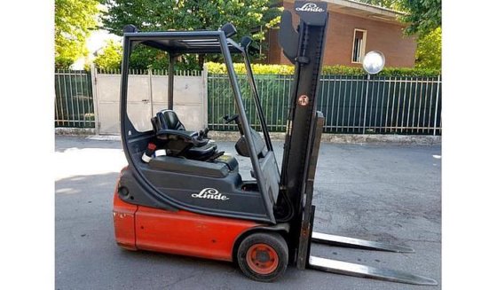 LINDE Muletto elettrico tre ruote E14-02 in Medesano, Italy