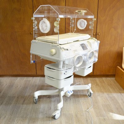 HILL ROM AIR-SHIELDS ISOLETTE C2000 INCUBATOR in Montreuil, France