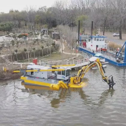 Amphibious Multipurpose Workboat for Swamp & Shallow Water Projects ...
