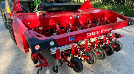 Steketee IC weeder automatic intra-row hoeing machine for vegetables in ...