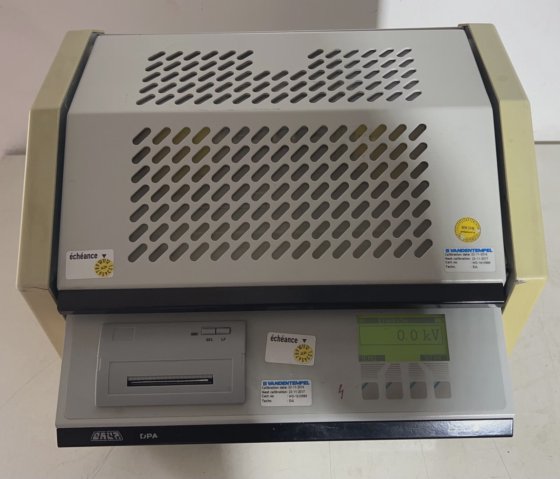 Mobile oil testing device - Insulating oil testing with BAUR DPA 75 .de ...