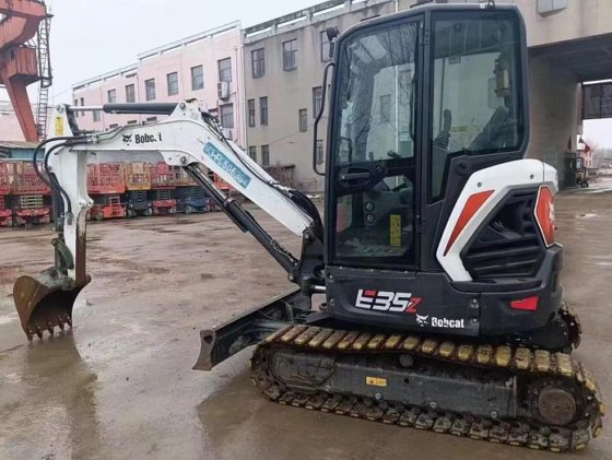 2021 Bobcat E35 in China