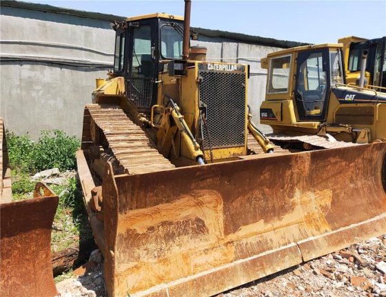Caterpillar D6M in Shanghai, China