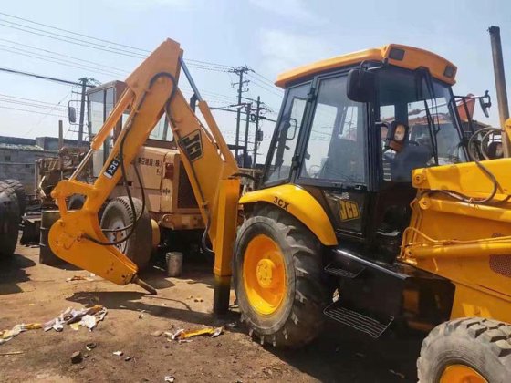 JCB 3CX Backhoe Loader With Hydraulic Hammer in Shanghai, China