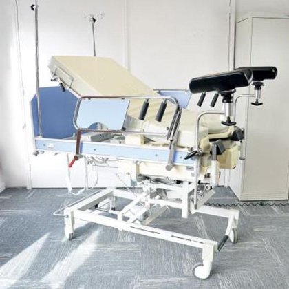 LINAK OPTIMA PLUS ELECTRIC DELIVERY BED in Montreuil, France