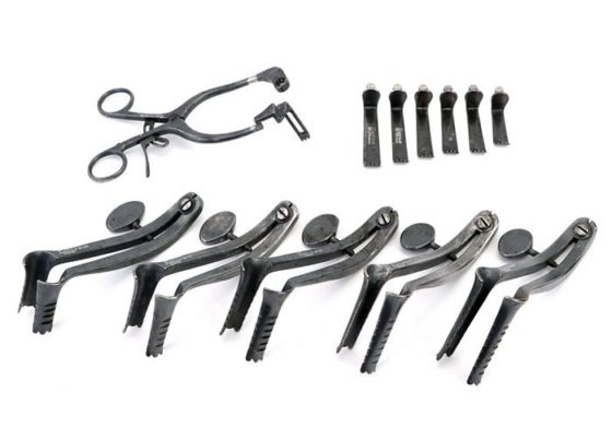 Aesculap Casper Cervical Retractor Set in Mokena, IL, USA